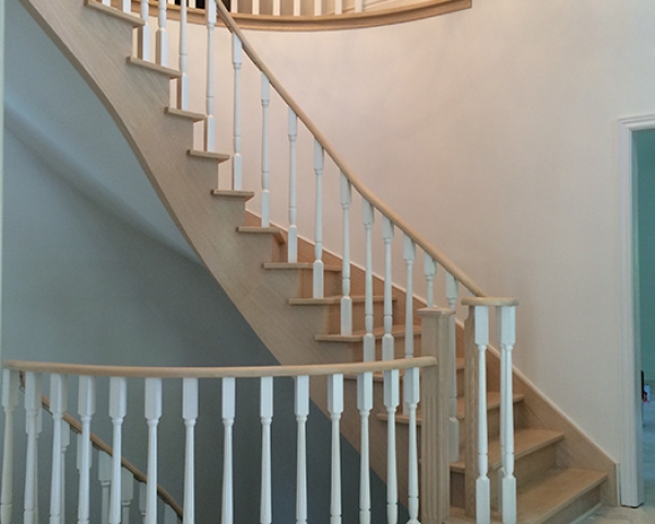Circular stairs-metal spindles-reveneering stringers installation